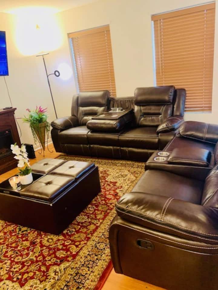Beautiful Home Just 30 Minutes From Chicago! - Naperville, IL