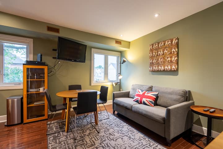 Stylish 2br Suite In Leslieville With Parking! - Toronto