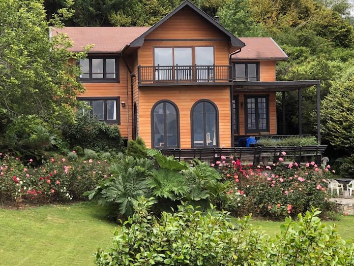 Exclusive Lakeside Home On Lake Ranco - Lago Ranco