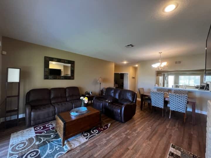 Great Desert Getaway, Pool Just Steps Away! - Palm Desert