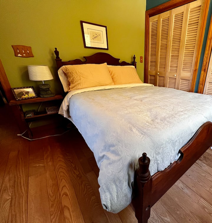 Galleywinter Farm House - West Room - Crozet, VA