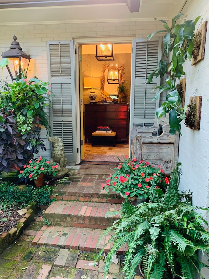 Midtown Pied-à-terre  (L'il Apartment) - Atlanta, GA