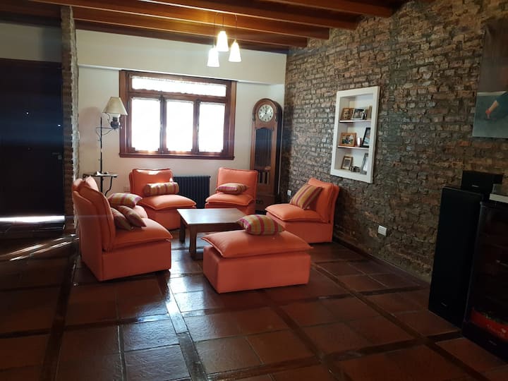 Increíble Casa Con Jardín Y Piscina (Mafalda) - Argentina