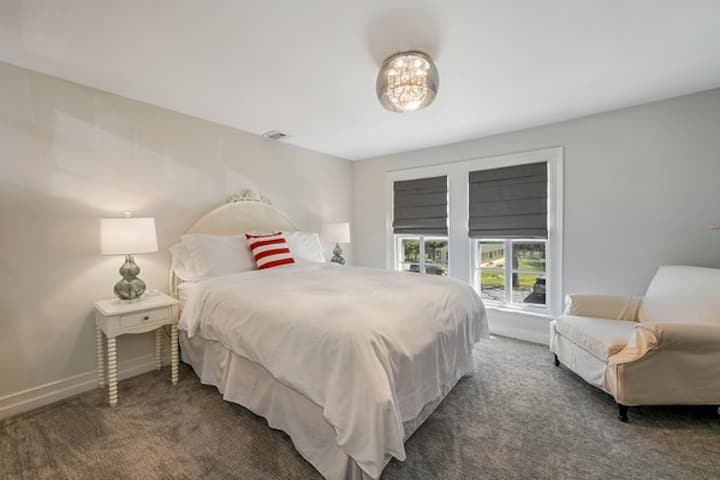 Candlelite Inn Queen, Detached Private Bath - Greenport, NY