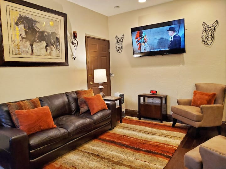 A Suite Wild West Hideaway 2bd/1bth Amazing Location! Walk 2 Amenities! - Goodyear, AZ