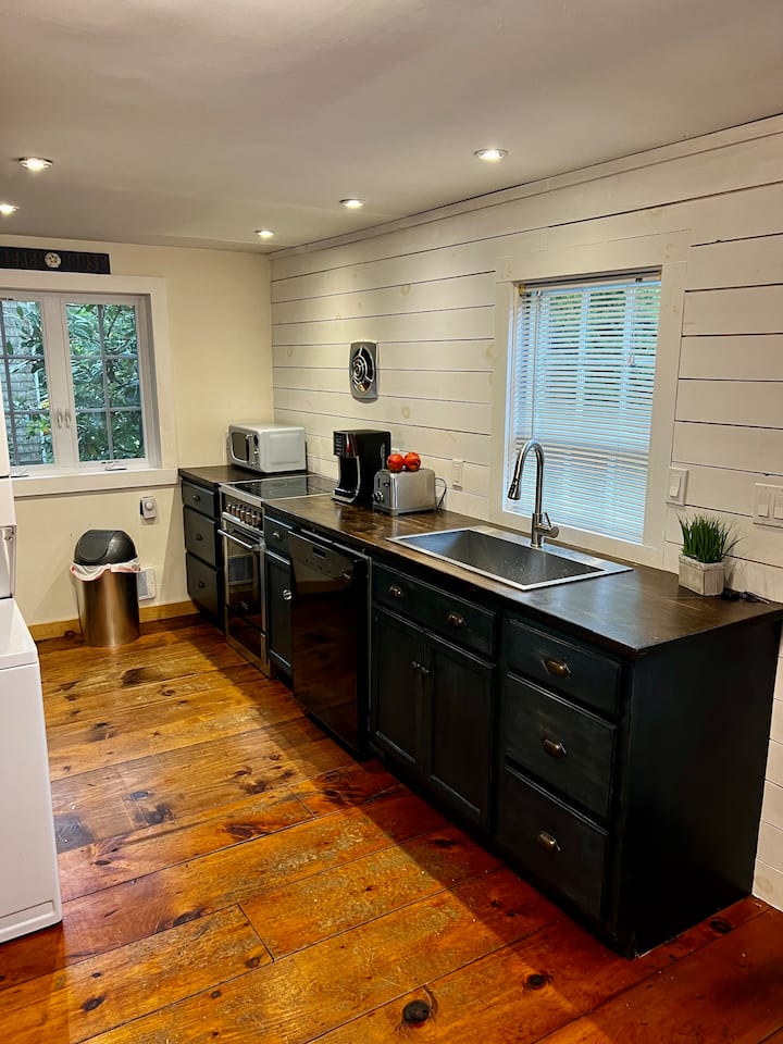 Summer Cottage - Falmouth, MA