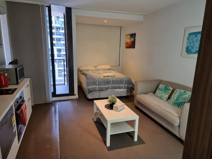 Furnished Studio In Melb Cbd! Skybus+free Tram! - Melbourne