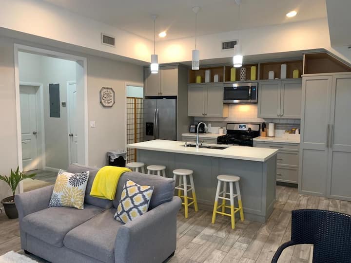 Coastal 4 Bed/2 Bath Townhouse Near Beach - Nassau