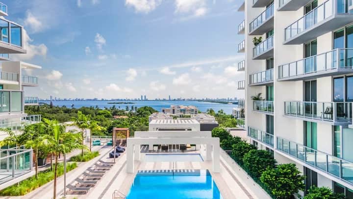 New Cozy Top Floor! Heart Of Miami/ Free Parking - Miami, FL