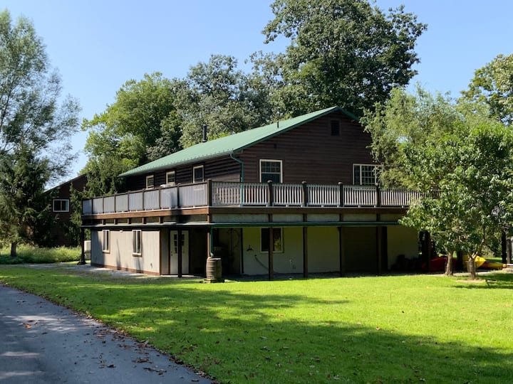 Entire Main Floor River Home Property Near Resort. - Lewisburg, WV