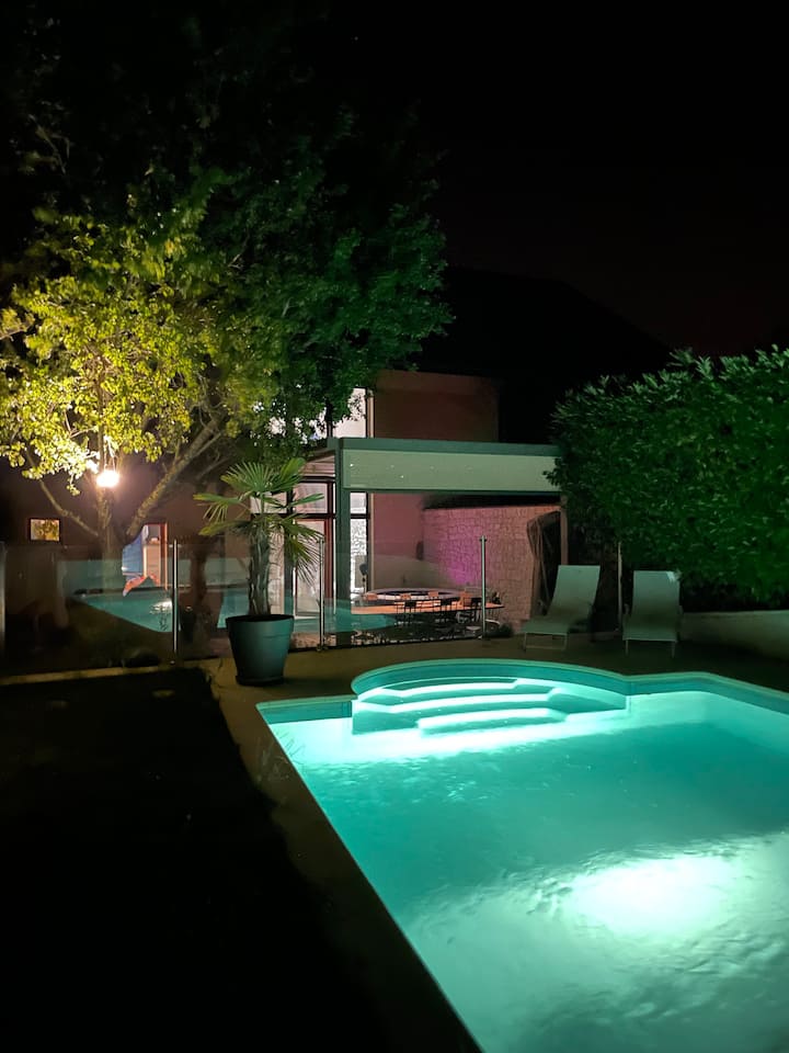 Maison 7 Pièces Avec Piscine Chauffée - Rumilly