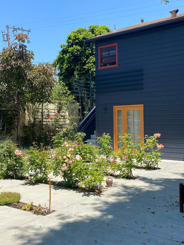 Tucked Away Guest House With Garden & Patio - Culver City, CA