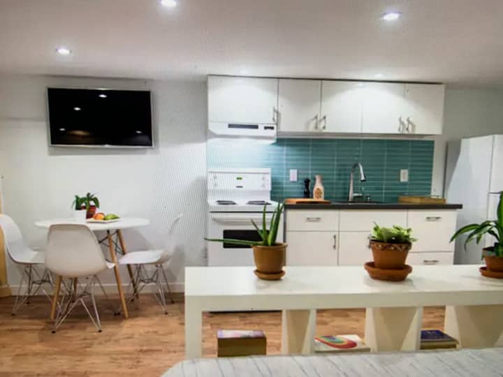 Clean & Modern Studio In Bloorcourt - Toronto