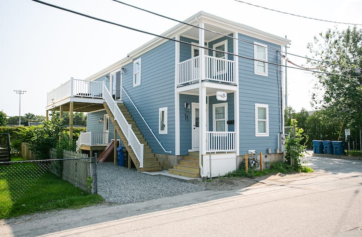 First Floor Apartment Near The Cliff Walk And More - Newport, RI