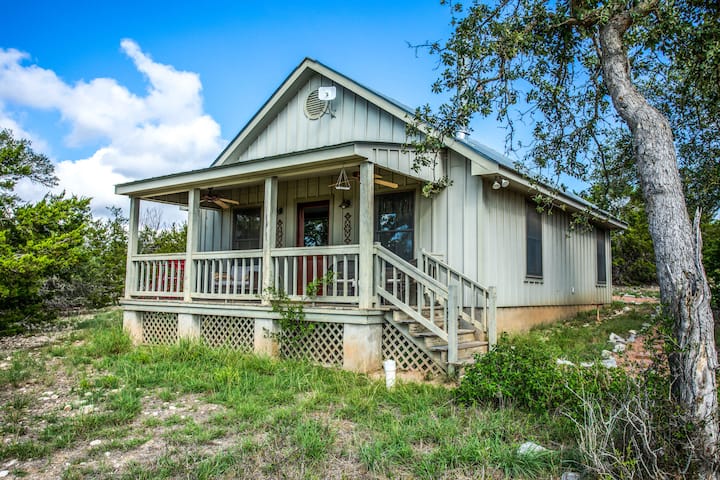 Hillside Cabin | Porch & Hill Views - Texas