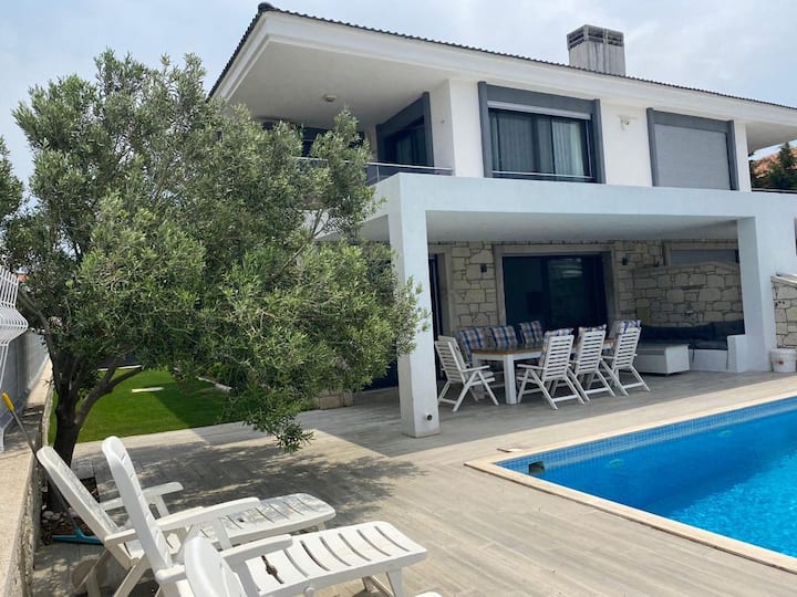 Havuzulu Villa Cesme Residere - Alaçatı