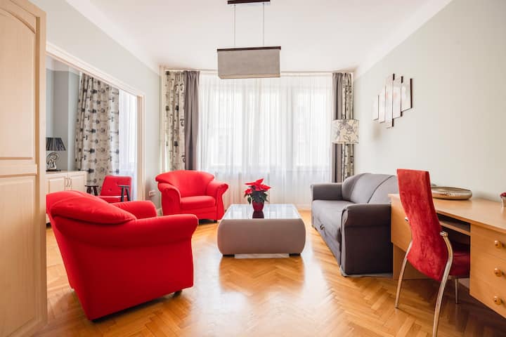 Charming & Spacious Apartment In A Lovely Location - ハンガリー
