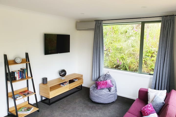 Entire 2 Bedroom Detached Chalet, With Valley View - Queenstown, New Zealand