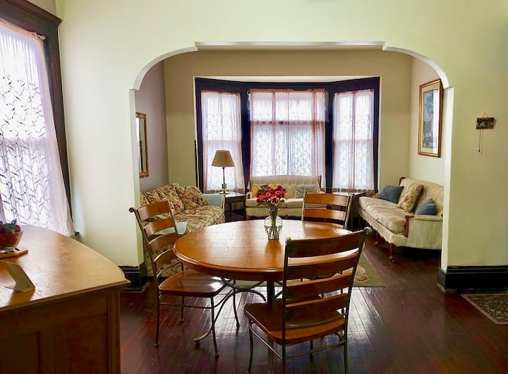 Vicarage, Harambee 2nd Floor Victorian. - Milwaukee, WI