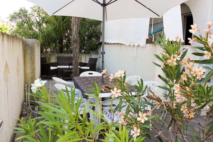 Apartment By The Sea With A Cosy Private Patio