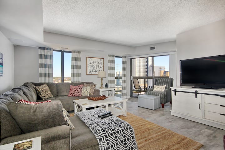 Stunning Beachside Oasis In The Heart Of Myrtle! - Myrtle Beach, SC