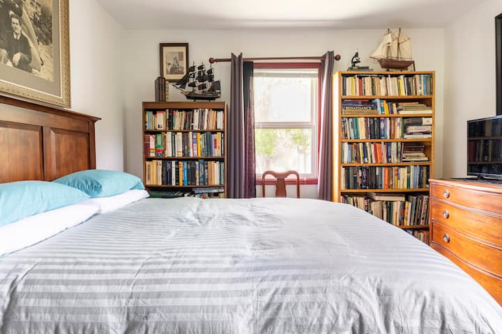 Vivian's Reading Room - Sacramento, CA