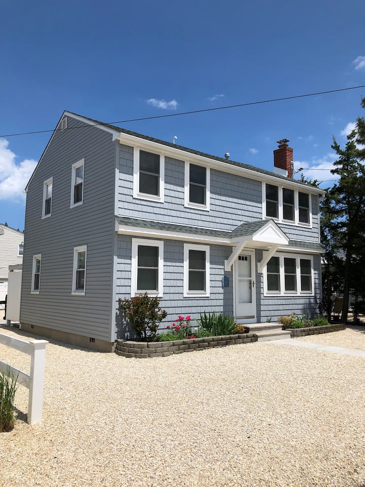 Lbi Oceanside Treasure 2nd Flr- 8 Houses To Beach! - Long Beach Island, NJ