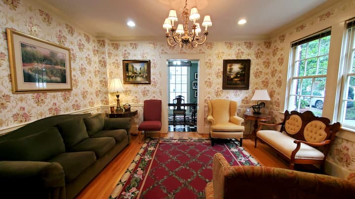 Green Rabbit - Pettigru Place Bed & Breakfast - Greenville, SC