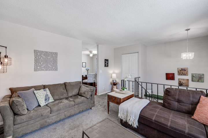 Central Retreat W/ 12 Beds & Off-street Parking! - Saint Paul, MN