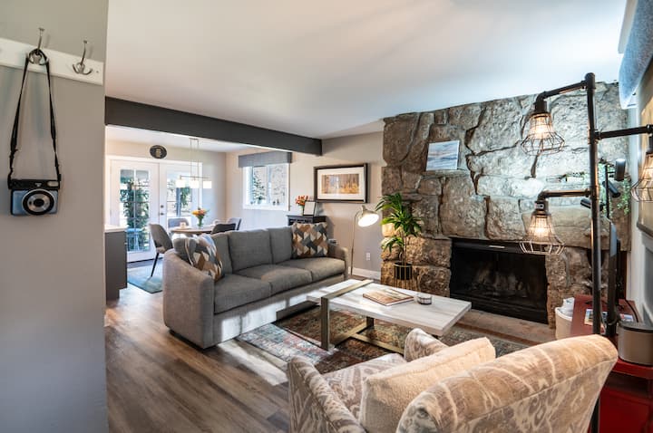 Conveniently Located 2 Bed, 1.5 Bathroom Townhome - Avon, CO