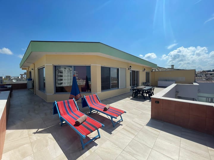 Durrës Penthouse Apartment With Sea Views - Durrës