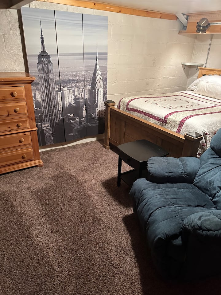 Luxury Basement Bedroom Suite Ideal For Travellers - Syracuse, NY
