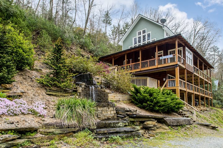 The Toccoa Riverfront Cabin - Houses for Rent in Blue Ridge, Georgia ...