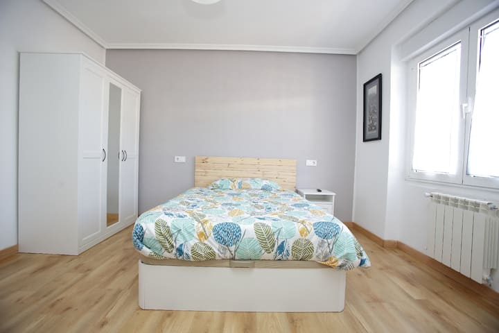 Piso De 4 Habs A Un Paso Del Centro De Oviedo - Oviedo