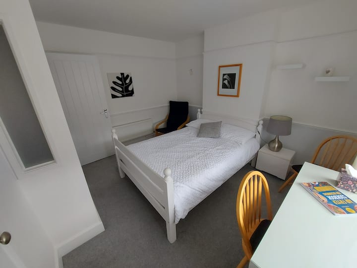 Beautifully Refurbished 2 Bed Apartment! - Reading