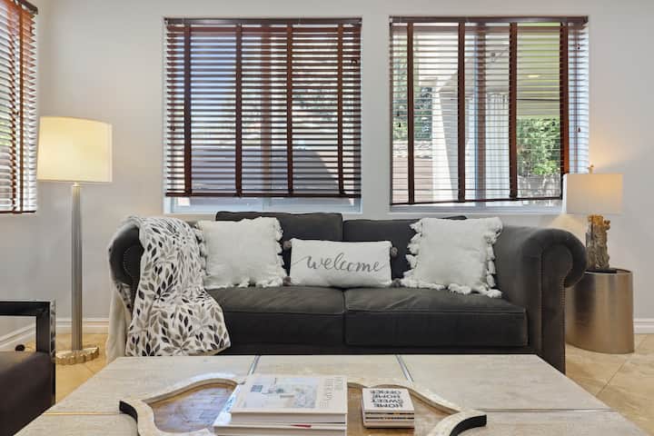 Spacious Vacation/ Workplace Home In La - Beverly Hills, CA