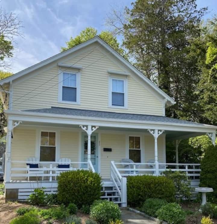 Narragansett Pier Getaway - Narragansett, RI