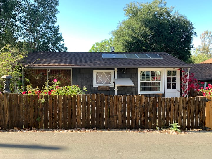 Serene Cottage Woodland Hills - Calabasas, CA
