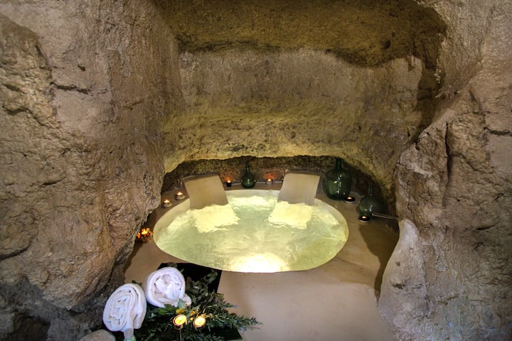 Xuq Group: Cave Suite Guha - Alcalá del Júcar