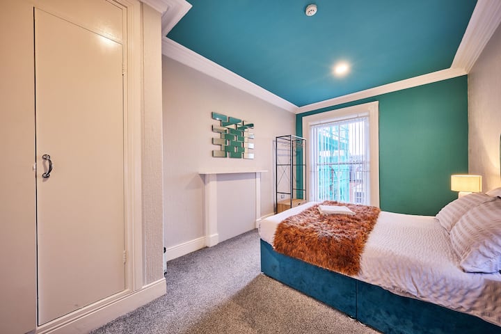 Room 5 @ Crawford Square - Derry