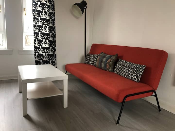 Close To City Secure Apt - Sleeps 4 - W/ Parking - Glasgow