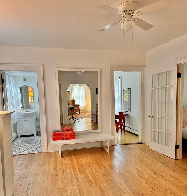 Chic,  Ground Floor Spacious , Townhouse Hideaway - Hudson Valley, NY