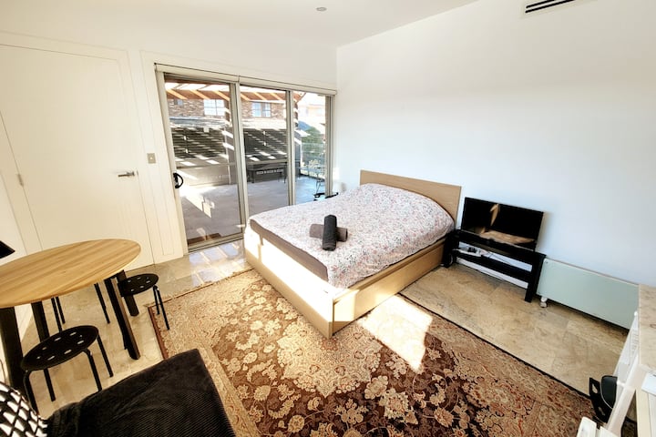 Tranquil Studio Flat. Bella Vista - Toongabbie