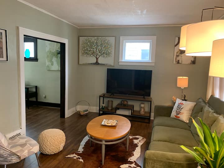 Chacha's Place-remodeled And Refreshed - Detroit, MI