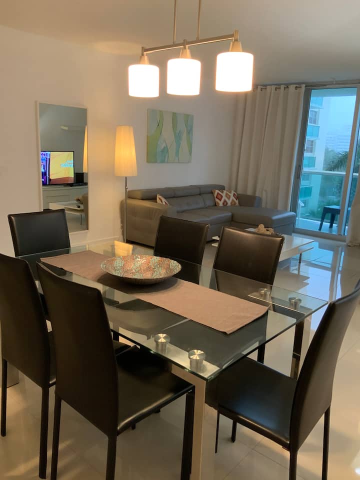 Lovely Beach Apartment By Miami Te Espera - Hollywood, FL