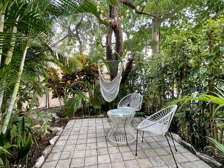 The Tropical One 〰️ Studio W/ Private Patio - Playa del Carmen