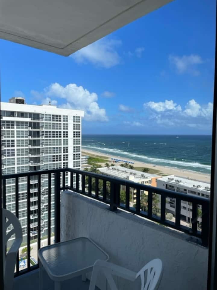 Pompano Condo W/ Ocean Views - Pompano Beach, FL