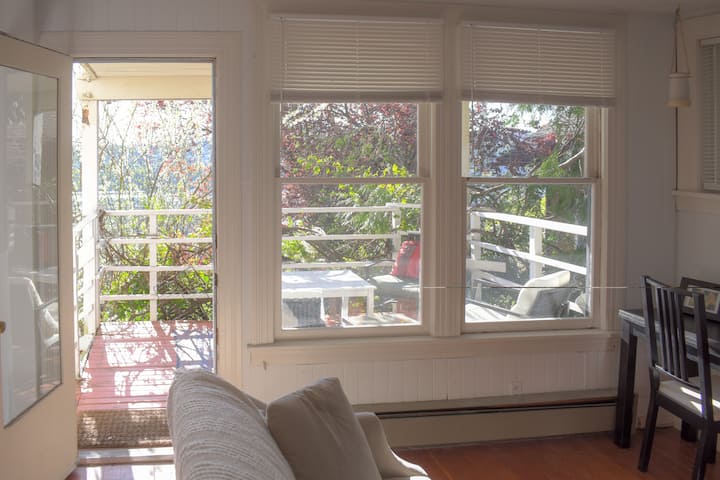 Weekly Discounts - Apartment W/ Private Deck - Seattle