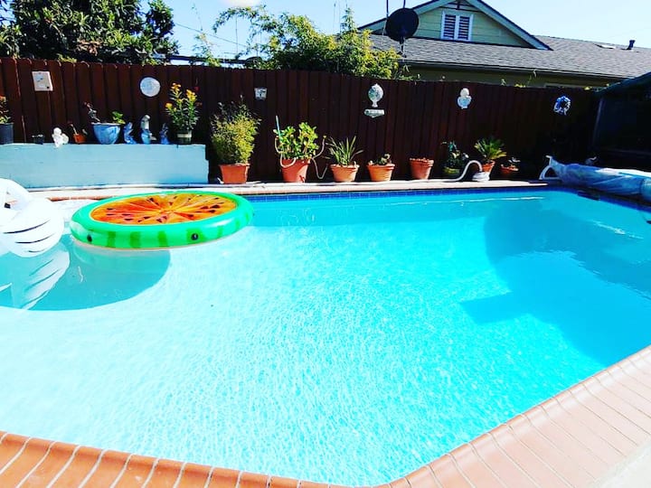 Private Room, Private Bath, Beautiful Private Pool - Goleta, CA