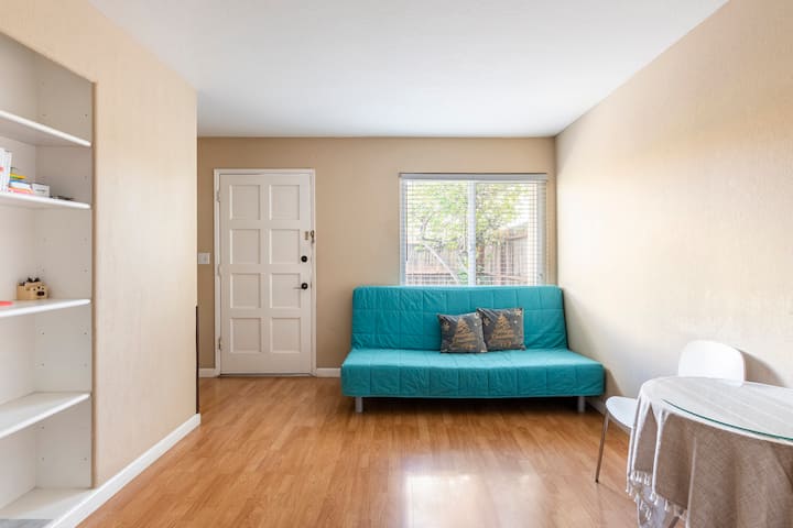 整洁独立房间+独立卫浴+独立客厅+独立进出入口,一室一厅一卫的独立空间欢迎您！ - Fremont, CA